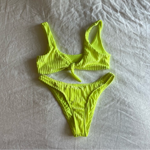 Dippin' Daisy's | Swim | Dippin Daisies Small Top Medium Bottom | Poshmark